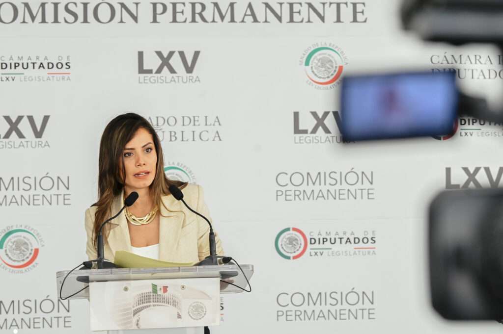 Exige senadora Verónica Delgadillo involucrar a padres de familia y ...